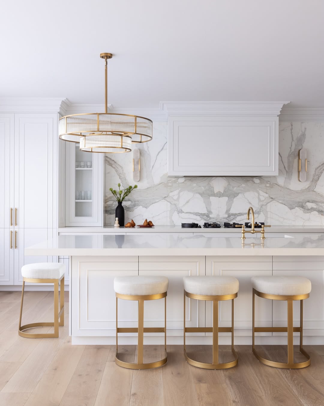 White Kitchen Ideas: Stylish and Bright Looks