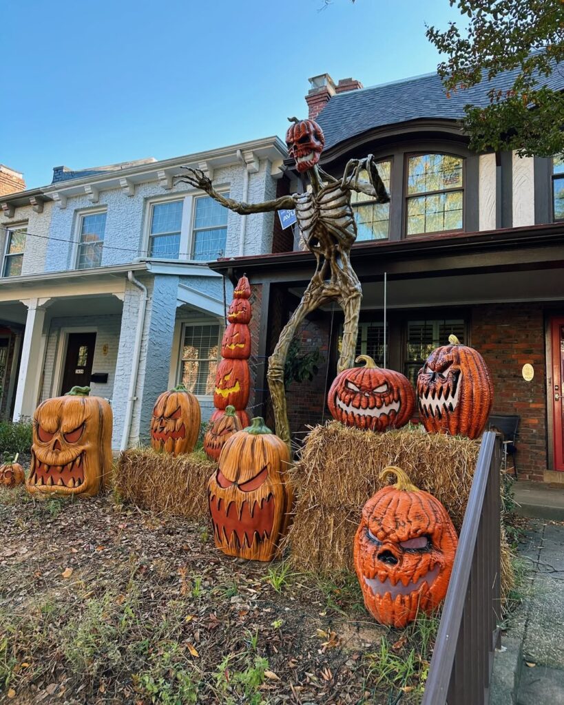 Halloween Lawn Decoration Ideas: Spooky Outdoor Fun