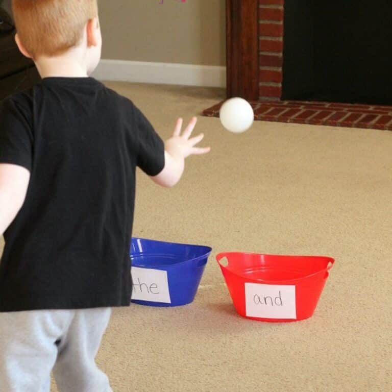 Christmas Minute to Win It Game Ideas: Fun Holiday Play